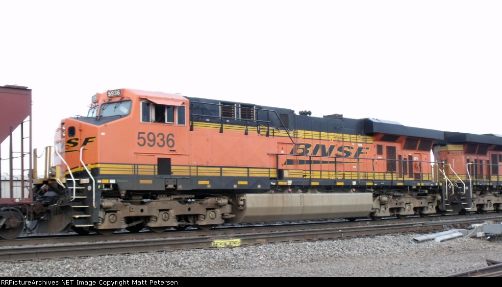 BNSF 5936
